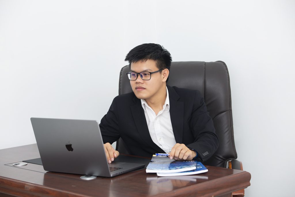 9 TIPS nâng Band điểm LISTENING IELTS hiệu quả - Hà English